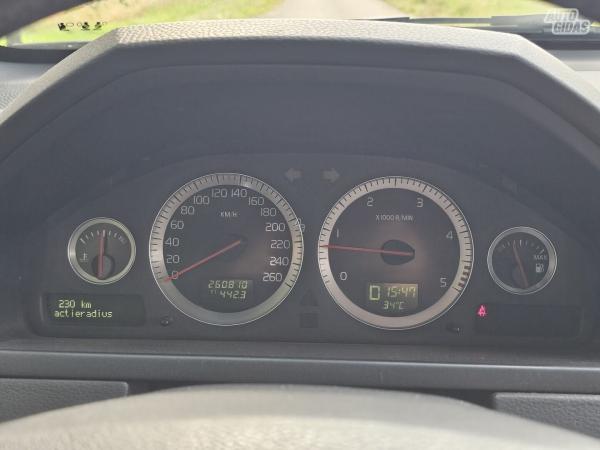 Zils Volvo XC90 2010 Ariogala, ar dzinēja tilpumu 2.40 L un nobraukumu 260 tūkst. km par 10000 €, foto 9 vietnē AUTOMOTO.COM.LV