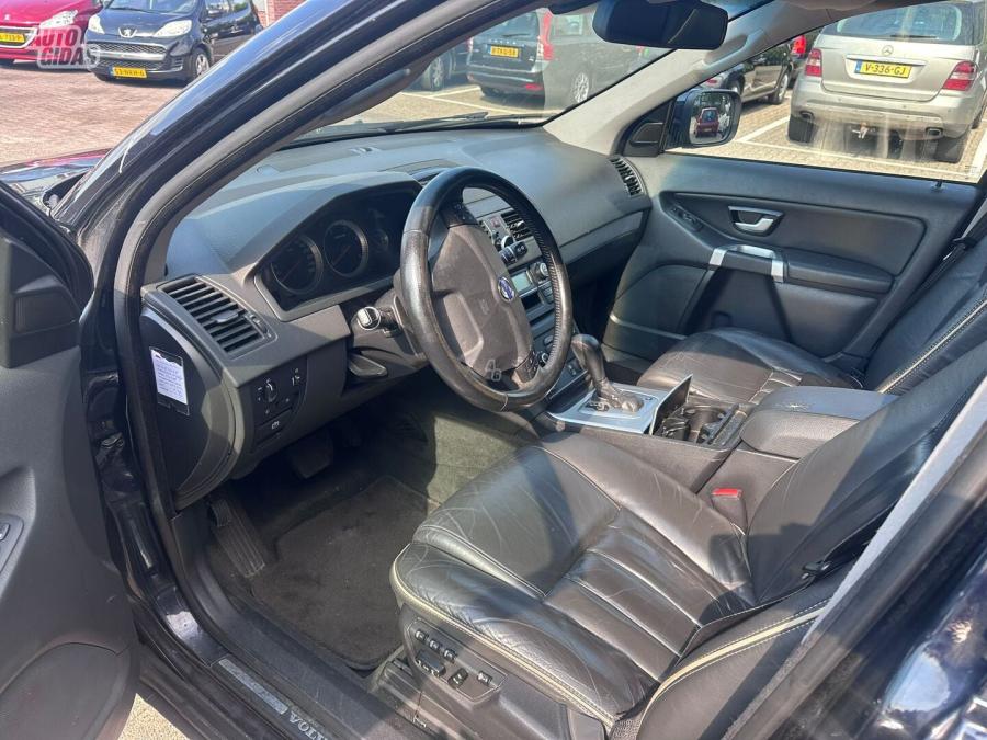 Zils Volvo XC90 2010 Ariogala, ar dzinēja tilpumu 2.40 L un nobraukumu 260 tūkst. km par 10000 €, foto 12 vietnē AUTOMOTO.COM.LV