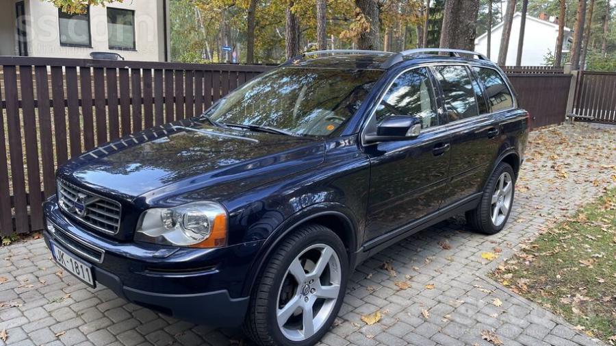Blue Volvo XC90 2010 in Riga, with an engine capacity of 2.40 L and mileage of 302 thousand km for 8000 €, photo 4 on AUTOMOTO.COM.LV