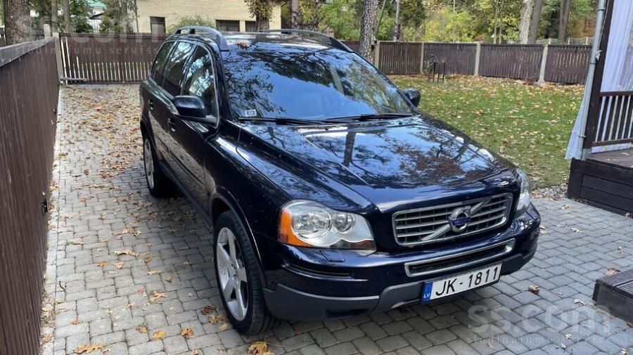 Blue Volvo XC90 2010 in Riga, with an engine capacity of 2.40 L and mileage of 302 thousand km for 8000 €, photo 5 on AUTOMOTO.COM.LV