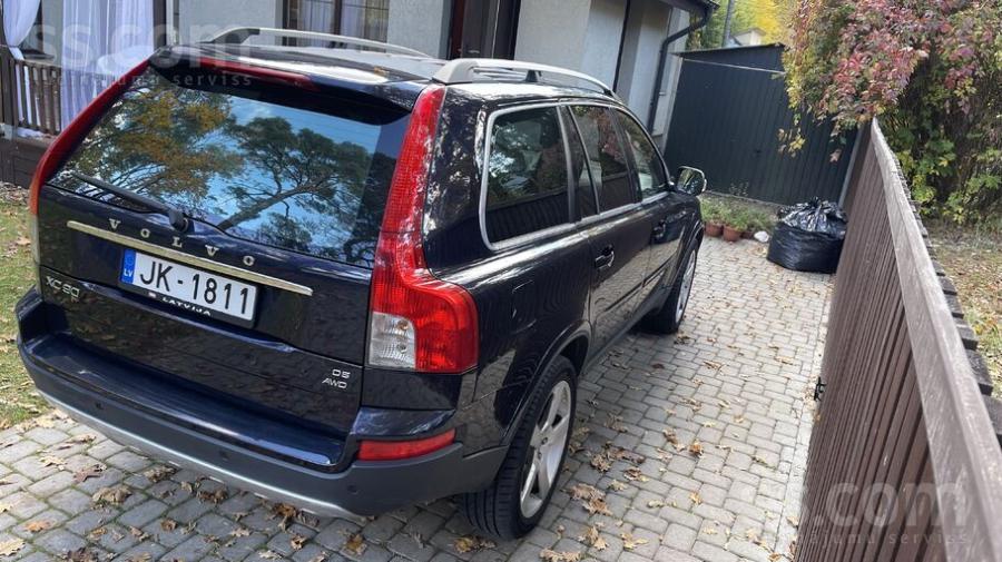 Blue Volvo XC90 2010 in Riga, with an engine capacity of 2.40 L and mileage of 302 thousand km for 8000 €, photo 6 on AUTOMOTO.COM.LV