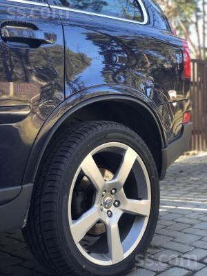 Blue Volvo XC90 2010 in Riga, with an engine capacity of 2.40 L and mileage of 302 thousand km for 8000 €, photo 8 on AUTOMOTO.COM.LV