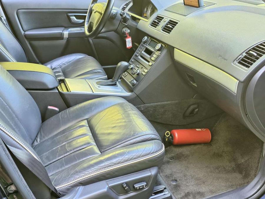 Zils Volvo XC90 2010 Ariogala, ar dzinēja tilpumu 2.40 L un nobraukumu 260 tūkst. km par 9500 €, foto 8 vietnē AUTOMOTO.COM.LV