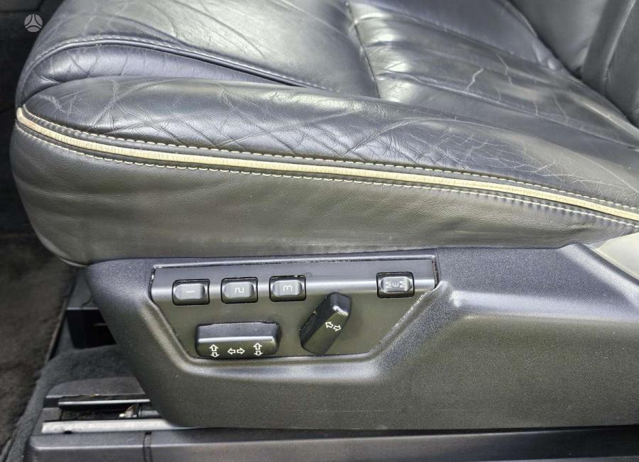 Zils Volvo XC90 2010 Ariogala, ar dzinēja tilpumu 2.40 L un nobraukumu 260 tūkst. km par 9500 €, foto 13 vietnē AUTOMOTO.COM.LV