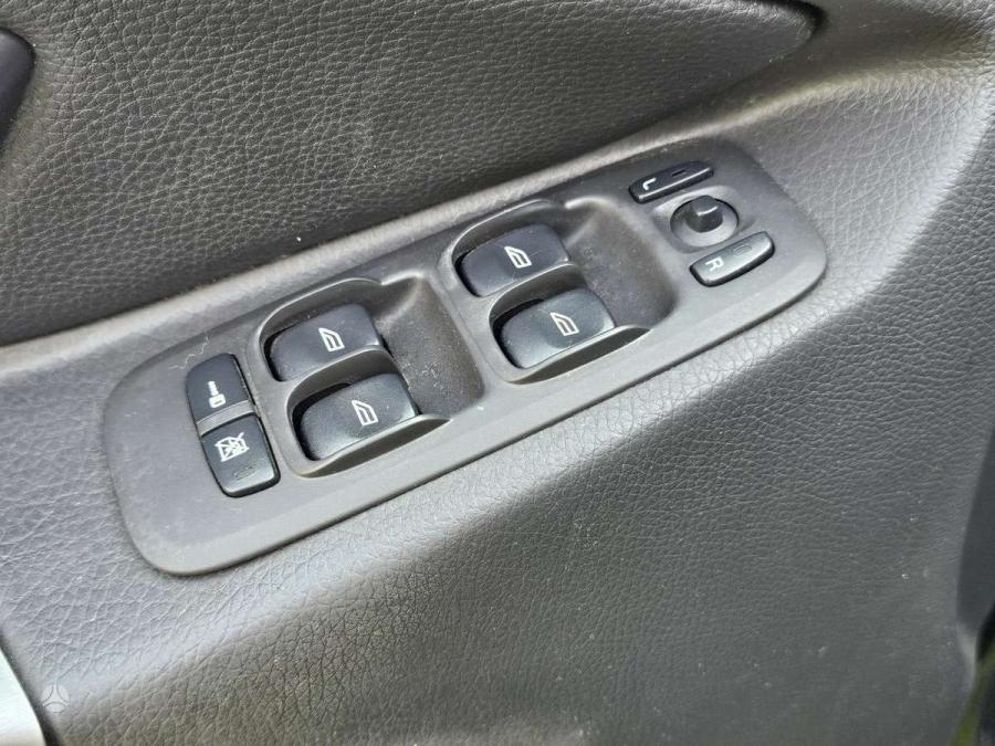 Zils Volvo XC90 2010 Ariogala, ar dzinēja tilpumu 2.40 L un nobraukumu 260 tūkst. km par 9500 €, foto 15 vietnē AUTOMOTO.COM.LV