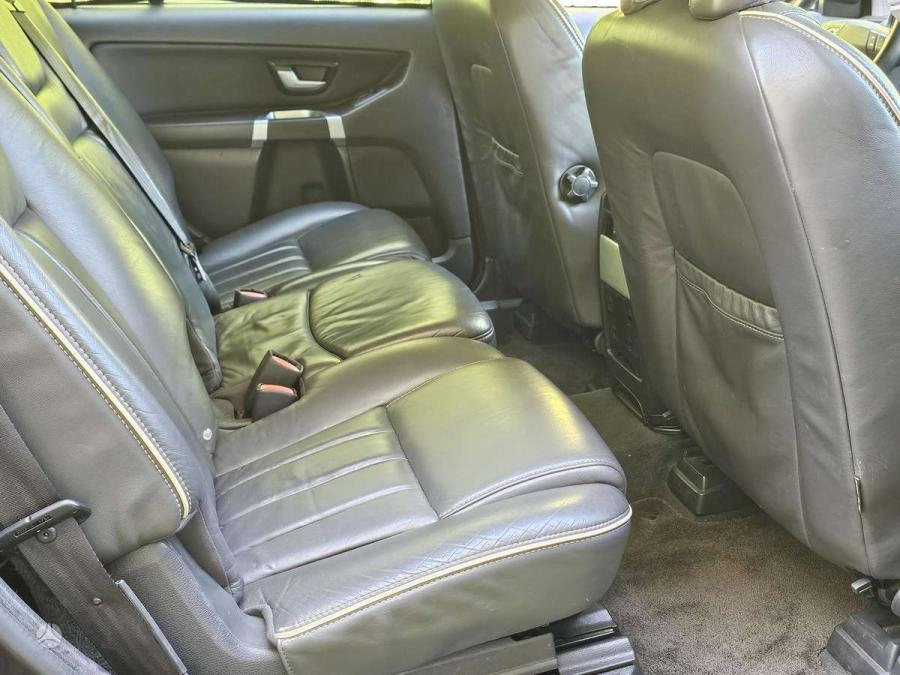 Zils Volvo XC90 2010 Ariogala, ar dzinēja tilpumu 2.40 L un nobraukumu 260 tūkst. km par 9500 €, foto 16 vietnē AUTOMOTO.COM.LV