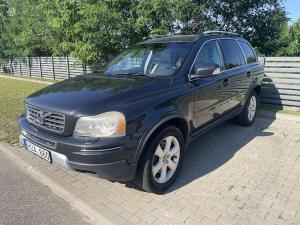 Zils Volvo XC90 2010 Viļņa, ar dzinēja tilpumu 2.40 L un nobraukumu 400 tūkst. km par 6200 €, foto  vietnē AUTOMOTO.COM.LV