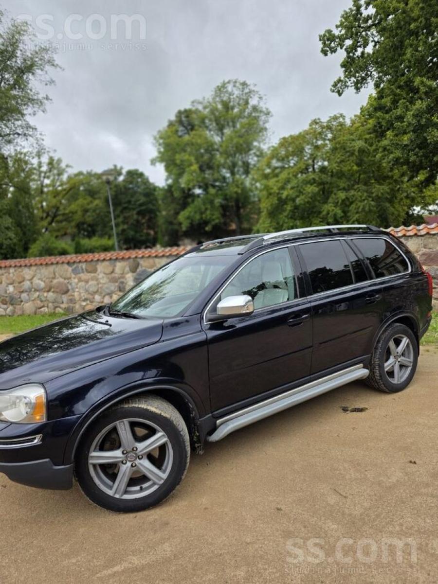 Blue Volvo XC90 2010 in Riga, with an engine capacity of 2.40 L and mileage of 246 thousand km for 7700 €, photo 4 on AUTOMOTO.COM.LV