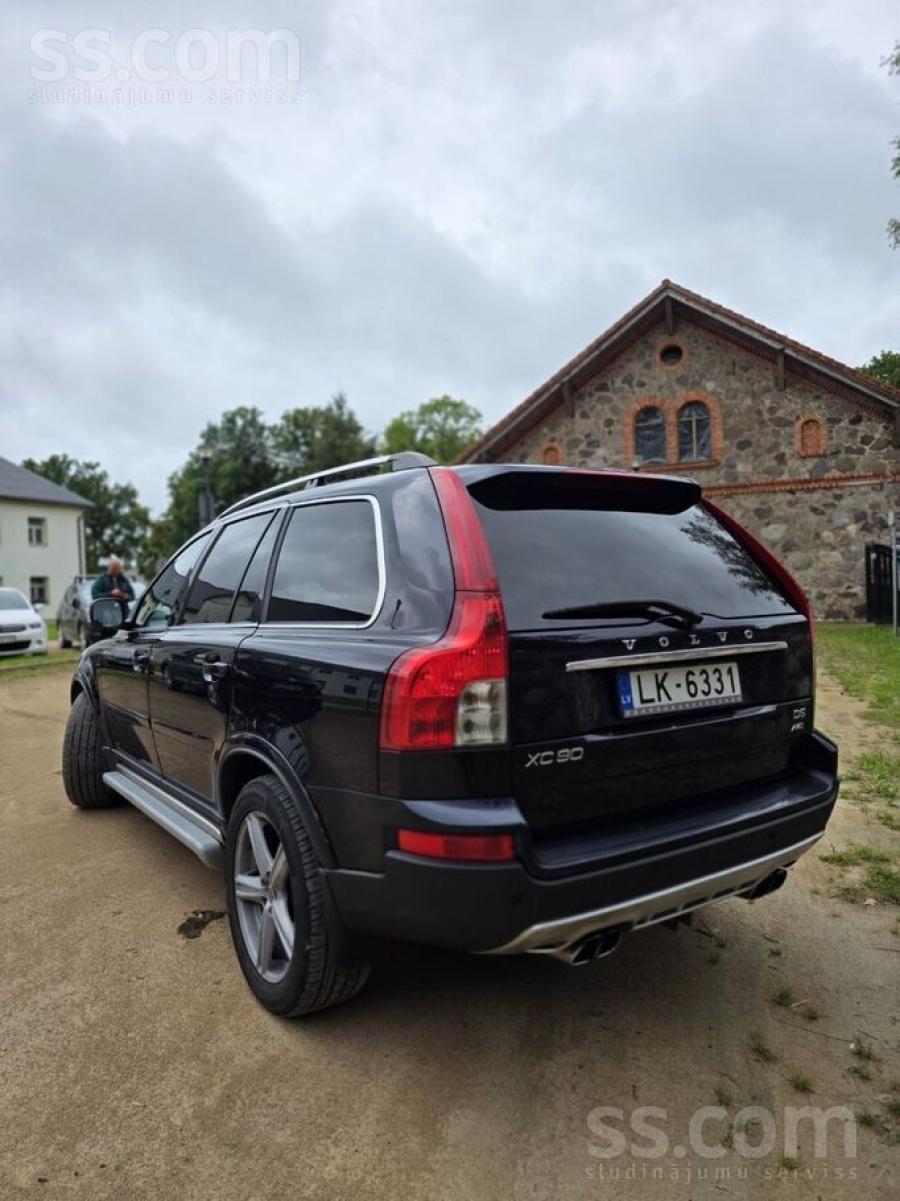 Blue Volvo XC90 2010 in Riga, with an engine capacity of 2.40 L and mileage of 246 thousand km for 7700 €, photo 5 on AUTOMOTO.COM.LV