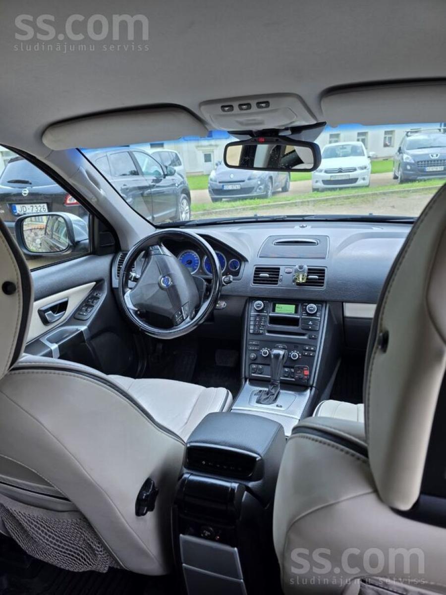 Blue Volvo XC90 2010 in Riga, with an engine capacity of 2.40 L and mileage of 246 thousand km for 7700 €, photo 8 on AUTOMOTO.COM.LV