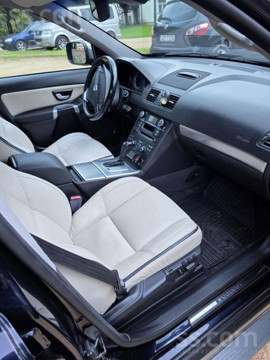 Blue Volvo XC90 2010 in Riga, with an engine capacity of 2.40 L and mileage of 246 thousand km for 7700 €, photo 13 on AUTOMOTO.COM.LV