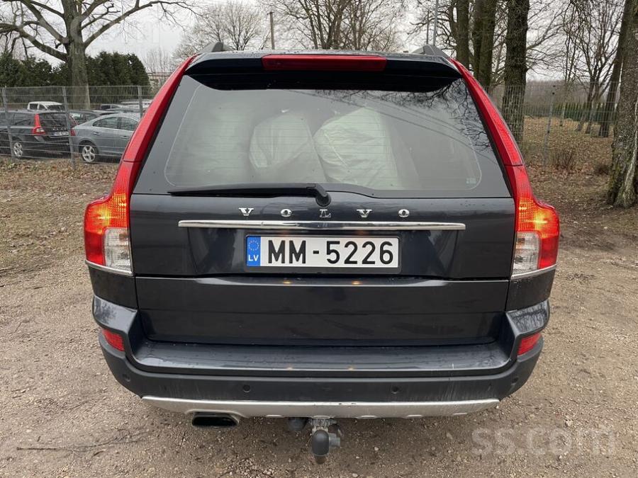 Blue Volvo XC90 2011 in Riga, with an engine capacity of 2.40 L and mileage of 250 thousand km for 10490 €, photo 4 on AUTOMOTO.COM.LV