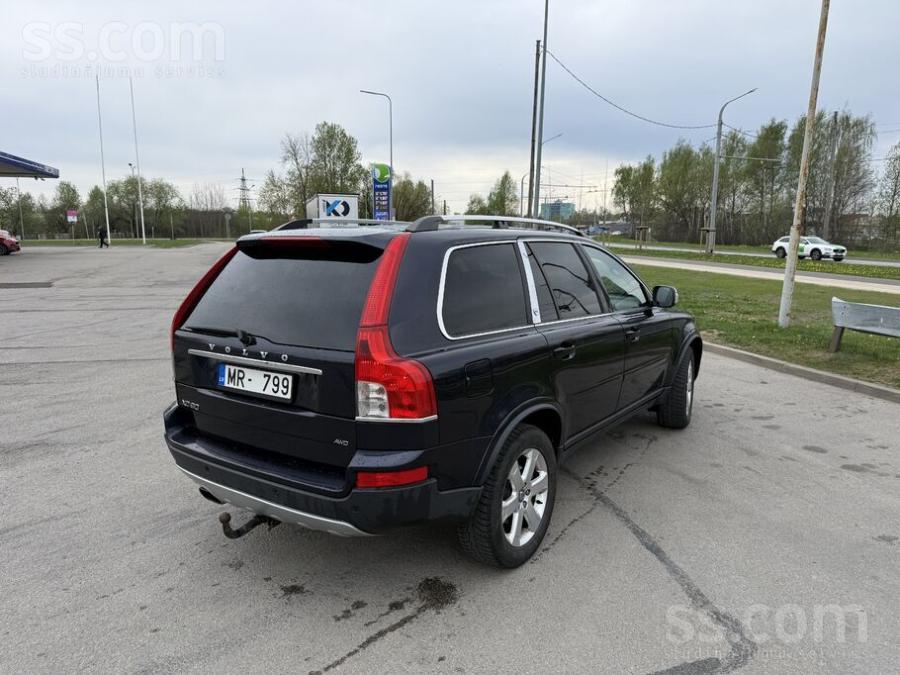 Zils Volvo XC90 2011 Rīga, ar dzinēja tilpumu 2.40 L un nobraukumu 359 tūkst. km par 8900 €, foto 4 vietnē AUTOMOTO.COM.LV
