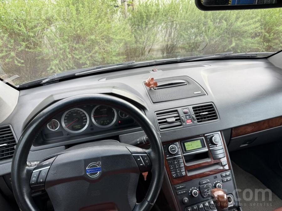 Zils Volvo XC90 2011 Rīga, ar dzinēja tilpumu 2.40 L un nobraukumu 359 tūkst. km par 8900 €, foto 5 vietnē AUTOMOTO.COM.LV