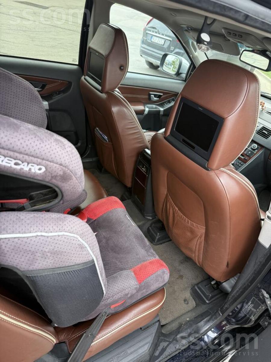 Zils Volvo XC90 2011 Rīga, ar dzinēja tilpumu 2.40 L un nobraukumu 359 tūkst. km par 8900 €, foto 6 vietnē AUTOMOTO.COM.LV