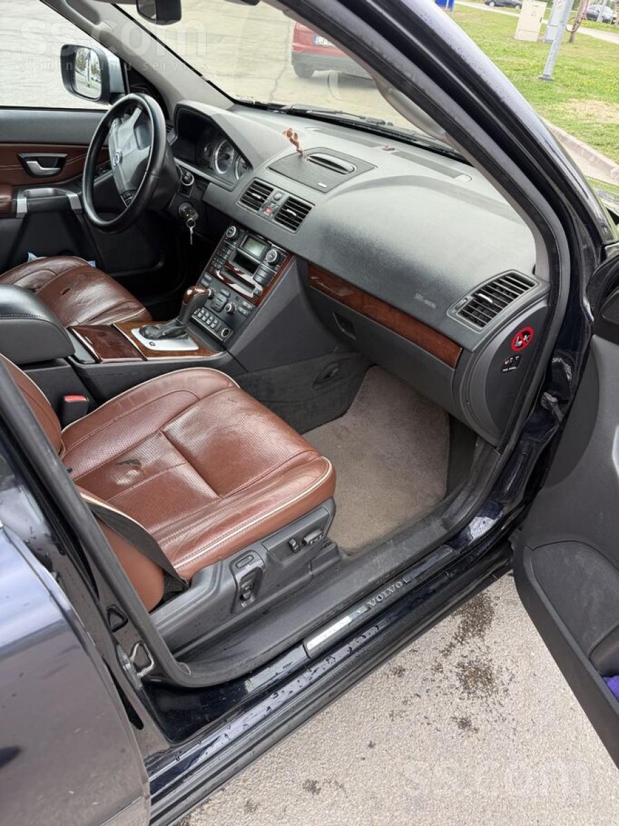 Zils Volvo XC90 2011 Rīga, ar dzinēja tilpumu 2.40 L un nobraukumu 359 tūkst. km par 8900 €, foto 7 vietnē AUTOMOTO.COM.LV