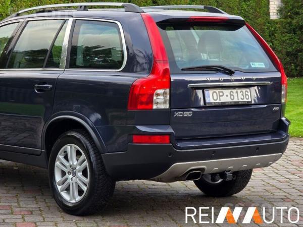 Blue Volvo XC90 2011 in Riga, with an engine capacity of 2.40 L and mileage of 312 thousand km for 9950 €, photo 9 on AUTOMOTO.COM.LV