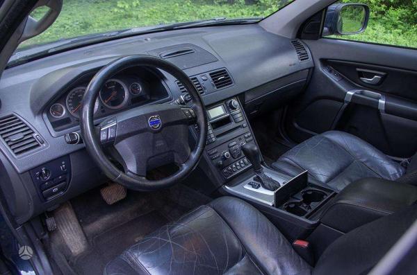 Zils Volvo XC90 2011 Viļņa, ar dzinēja tilpumu 2.40 L un nobraukumu 335 tūkst. km par 8100 €, foto 9 vietnē AUTOMOTO.COM.LV