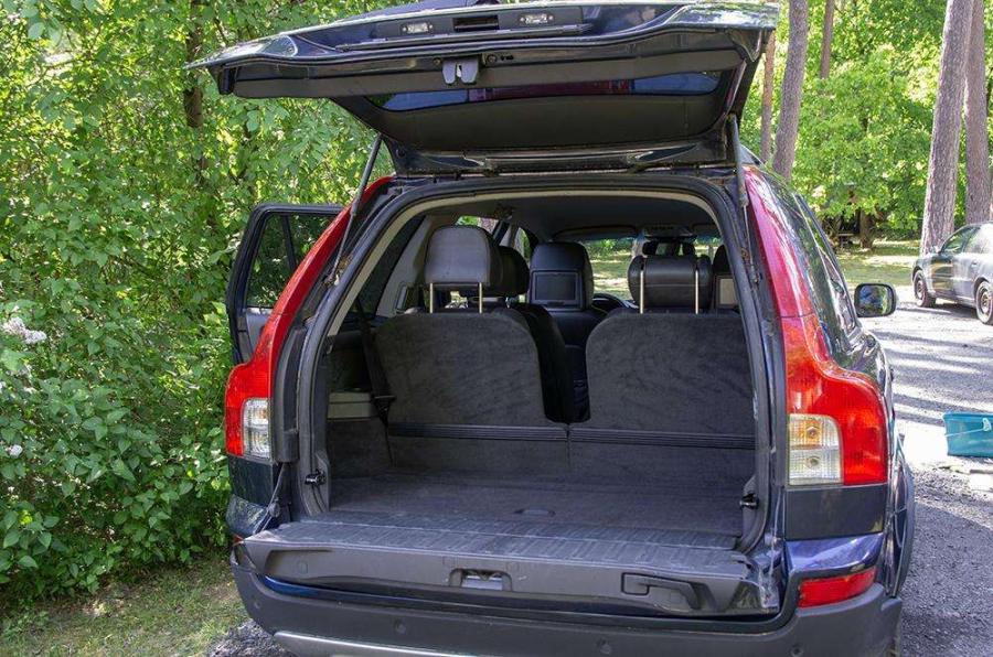 Zils Volvo XC90 2011 Viļņa, ar dzinēja tilpumu 2.40 L un nobraukumu 335 tūkst. km par 8100 €, foto 13 vietnē AUTOMOTO.COM.LV