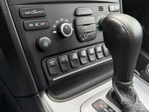 Zils Volvo XC90 2011 Tauragė, ar dzinēja tilpumu 2.40 L un nobraukumu 251 tūkst. km par 8300 €, foto 14 vietnē AUTOMOTO.COM.LV