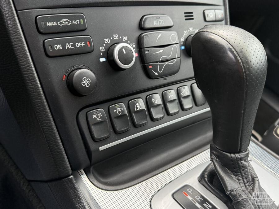 Zils Volvo XC90 2011 Tauragė, ar dzinēja tilpumu 2.40 L un nobraukumu 251 tūkst. km par 8300 €, foto 14 vietnē AUTOMOTO.COM.LV