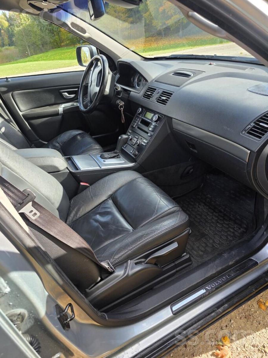 Zils Volvo XC90 2011 Alūksne, ar dzinēja tilpumu 2.40 L un nobraukumu 356 tūkst. km par 6550 €, foto 6 vietnē AUTOMOTO.COM.LV