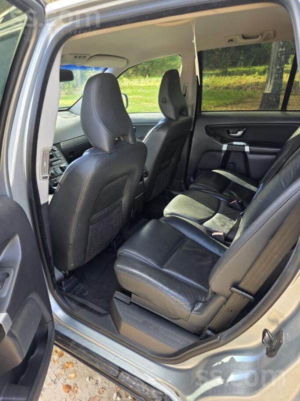 Zils Volvo XC90 2011 Alūksne, ar dzinēja tilpumu 2.40 L un nobraukumu 356 tūkst. km par 6550 €, foto 7 vietnē AUTOMOTO.COM.LV