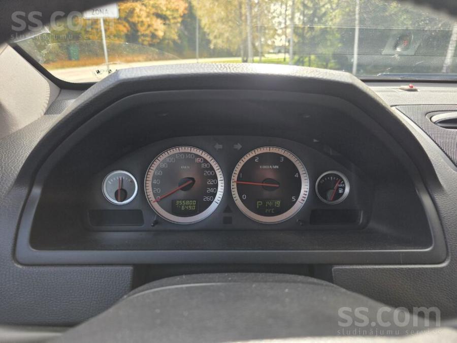 Zils Volvo XC90 2011 Alūksne, ar dzinēja tilpumu 2.40 L un nobraukumu 356 tūkst. km par 6550 €, foto 8 vietnē AUTOMOTO.COM.LV