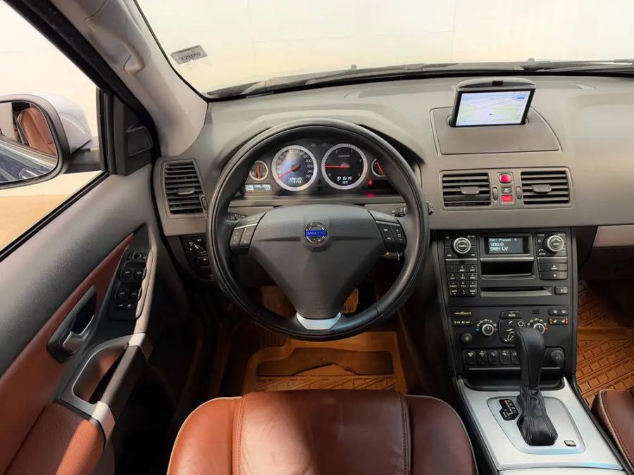 Zils Volvo XC90 2012 Jūrmala, ar dzinēja tilpumu 2.40 L un nobraukumu 338 tūkst. km par 12450 €, foto 26 vietnē AUTOMOTO.COM.LV