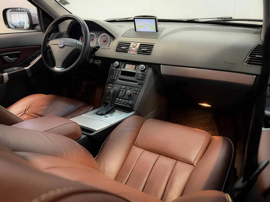 Zils Volvo XC90 2012 Jūrmala, ar dzinēja tilpumu 2.40 L un nobraukumu 338 tūkst. km par 12450 €, foto 28 vietnē AUTOMOTO.COM.LV
