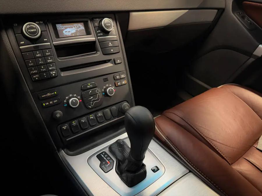 Zils Volvo XC90 2012 Jūrmala, ar dzinēja tilpumu 2.40 L un nobraukumu 338 tūkst. km par 12450 €, foto 35 vietnē AUTOMOTO.COM.LV