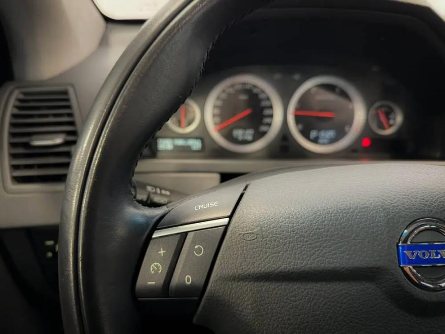 Zils Volvo XC90 2012 Jūrmala, ar dzinēja tilpumu 2.40 L un nobraukumu 338 tūkst. km par 12450 €, foto 36 vietnē AUTOMOTO.COM.LV