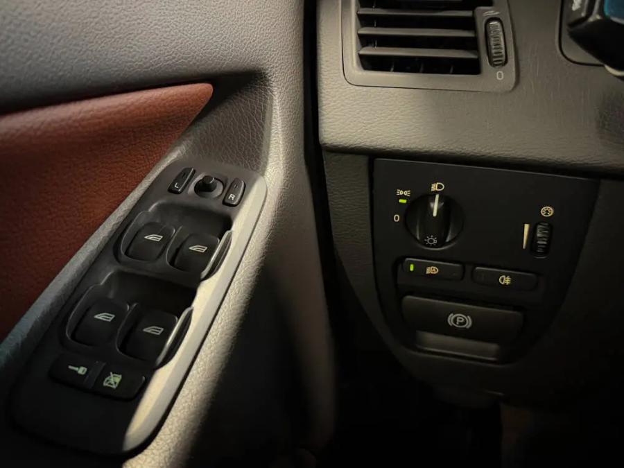 Zils Volvo XC90 2012 Jūrmala, ar dzinēja tilpumu 2.40 L un nobraukumu 338 tūkst. km par 12450 €, foto 39 vietnē AUTOMOTO.COM.LV
