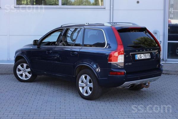 Blue Volvo XC90 2012 in Riga, with an engine capacity of 2.40 L and mileage of 0 thousand km for 5995 €, photo 5 on AUTOMOTO.COM.LV