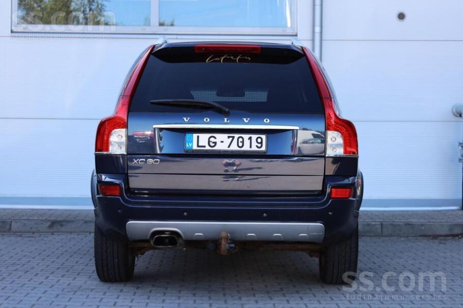 Blue Volvo XC90 2012 in Riga, with an engine capacity of 2.40 L and mileage of 0 thousand km for 5995 €, photo 7 on AUTOMOTO.COM.LV