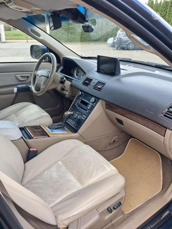 Blue Volvo XC90 2012 in Nemencine, with an engine capacity of 3.19 L and mileage of 320 thousand km for 7000 €, photo 8 on AUTOMOTO.COM.LV