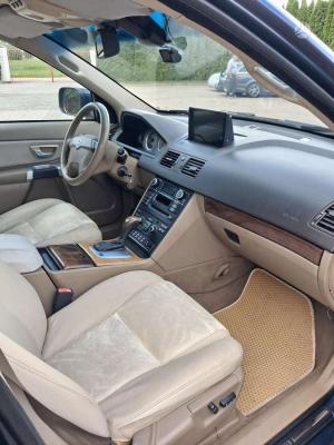 Blue Volvo XC90 2012 in Nemencine, with an engine capacity of 3.19 L and mileage of 320 thousand km for 7000 €, photo 9 on AUTOMOTO.COM.LV