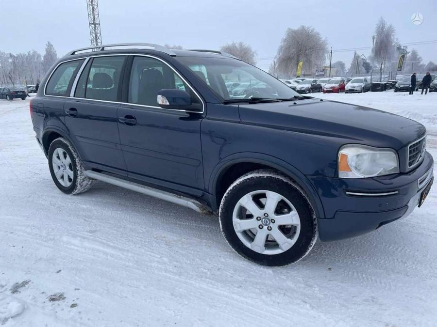 Blue Volvo XC90 2013 in Vilnius, with an engine capacity of 2.40 L and mileage of 300 thousand km for 11500 €, photo 3 on AUTOMOTO.COM.LV