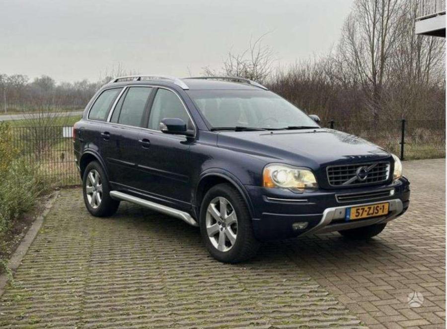 Blue Volvo XC90 2013 in Vilnius, with an engine capacity of 2.40 L and mileage of 300 thousand km for 11500 €, photo 17 on AUTOMOTO.COM.LV