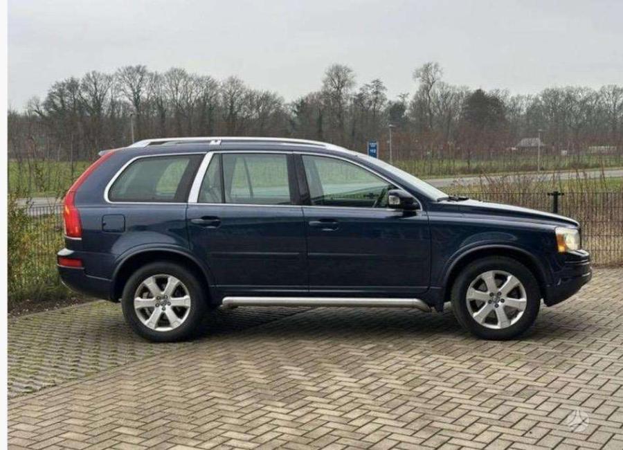 Blue Volvo XC90 2013 in Vilnius, with an engine capacity of 2.40 L and mileage of 300 thousand km for 11500 €, photo 18 on AUTOMOTO.COM.LV