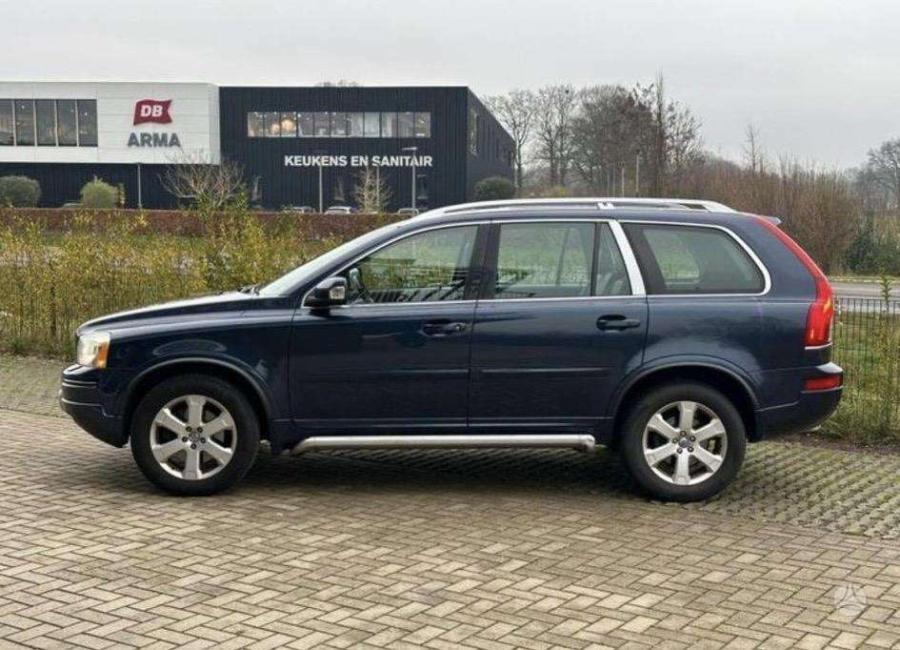 Blue Volvo XC90 2013 in Vilnius, with an engine capacity of 2.40 L and mileage of 300 thousand km for 11500 €, photo 19 on AUTOMOTO.COM.LV