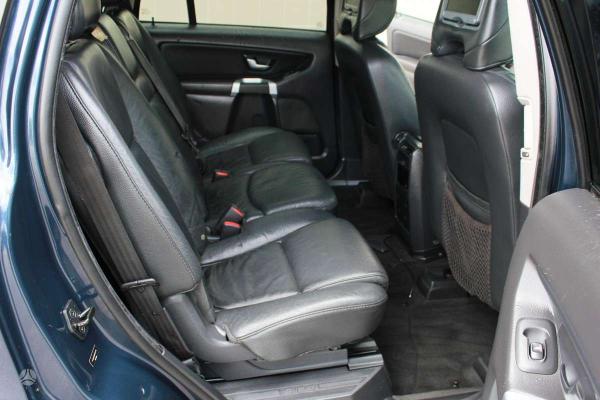 Blue Volvo XC90 2013 in Siauliai, with an engine capacity of 3.19 L and mileage of 290 thousand km for 6750 €, photo 11 on AUTOMOTO.COM.LV