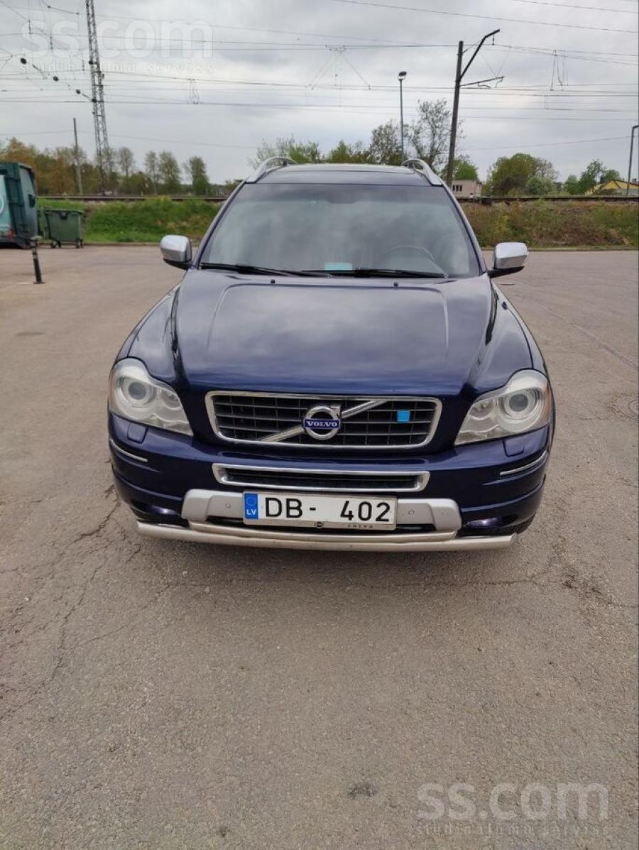 Blue Volvo XC90 2013 in Riga, with an engine capacity of 2.40 L and mileage of 416 thousand km for 10000 €, photo 1 on AUTOMOTO.COM.LV