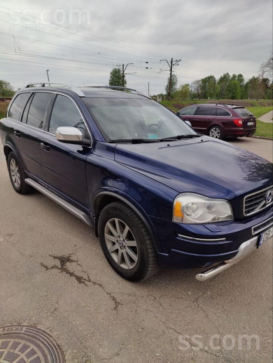 Blue Volvo XC90 2013 in Riga, with an engine capacity of 2.40 L and mileage of 416 thousand km for 10000 €, photo 3 on AUTOMOTO.COM.LV