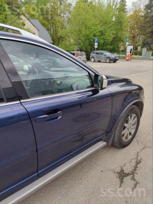 Blue Volvo XC90 2013 in Riga, with an engine capacity of 2.40 L and mileage of 416 thousand km for 10000 €, photo 5 on AUTOMOTO.COM.LV
