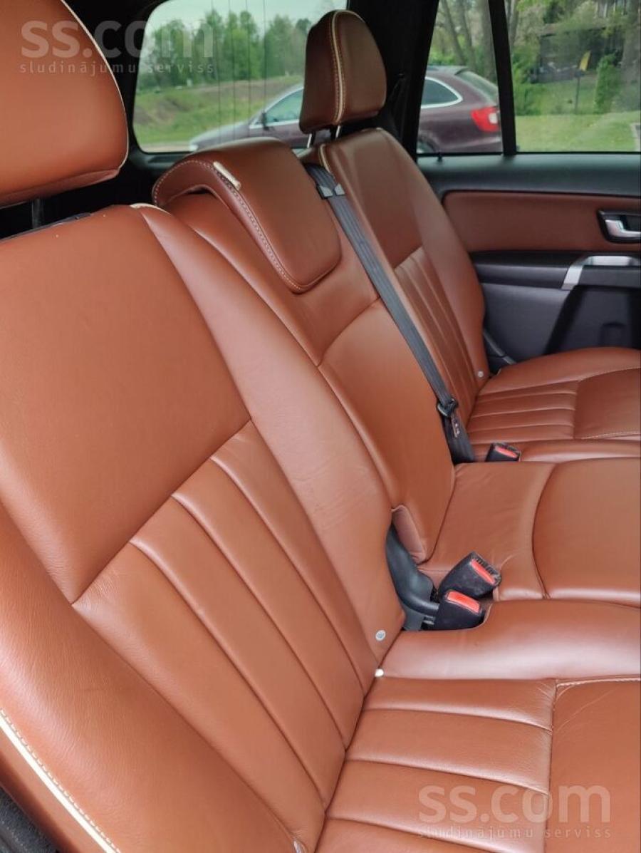 Blue Volvo XC90 2013 in Riga, with an engine capacity of 2.40 L and mileage of 416 thousand km for 10000 €, photo 8 on AUTOMOTO.COM.LV
