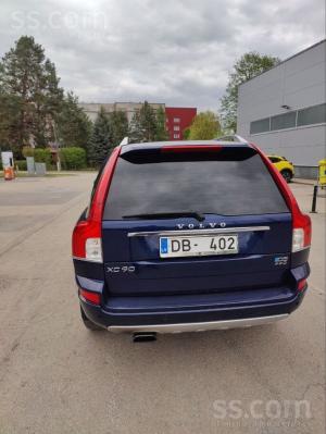 Blue Volvo XC90 2013 in Riga, with an engine capacity of 2.40 L and mileage of 416 thousand km for 10000 €, photo 11 on AUTOMOTO.COM.LV