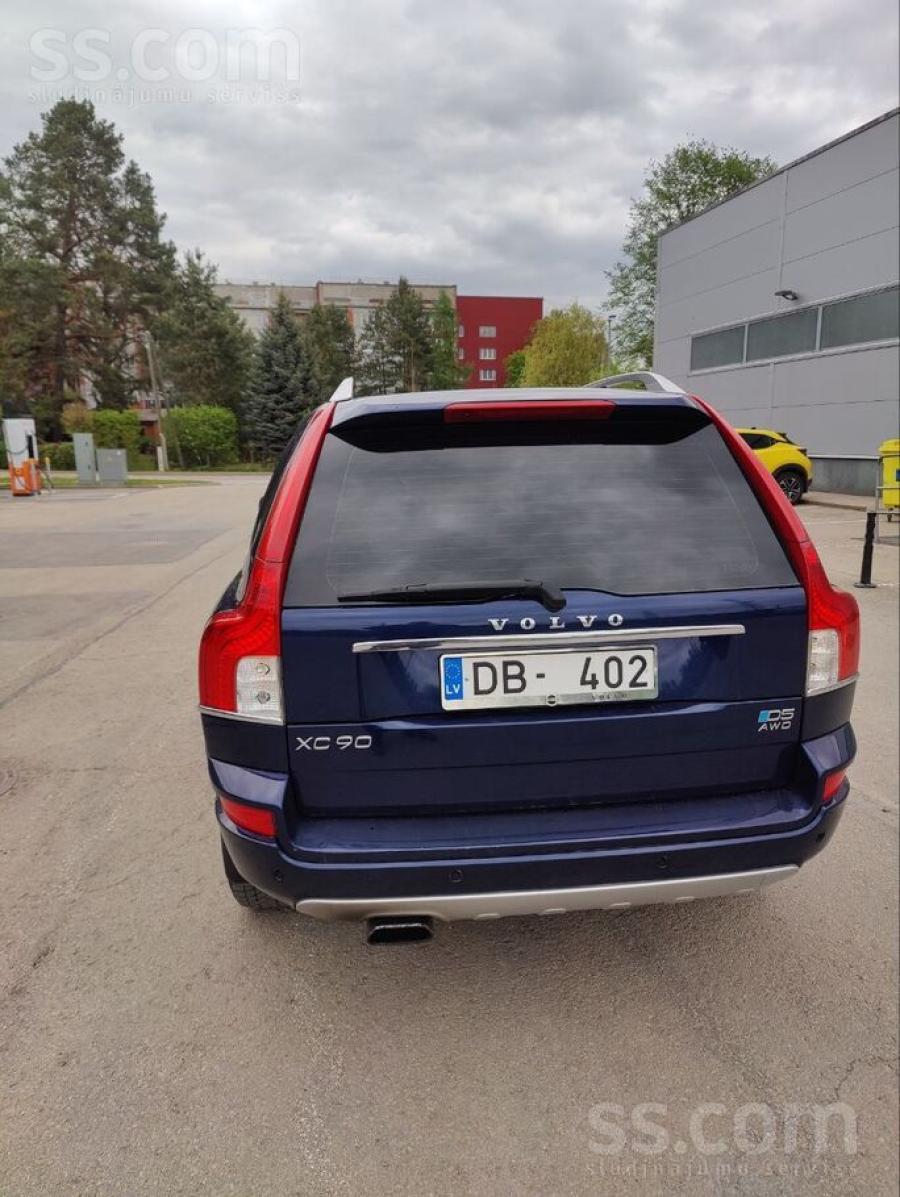 Blue Volvo XC90 2013 in Riga, with an engine capacity of 2.40 L and mileage of 416 thousand km for 10000 €, photo 11 on AUTOMOTO.COM.LV