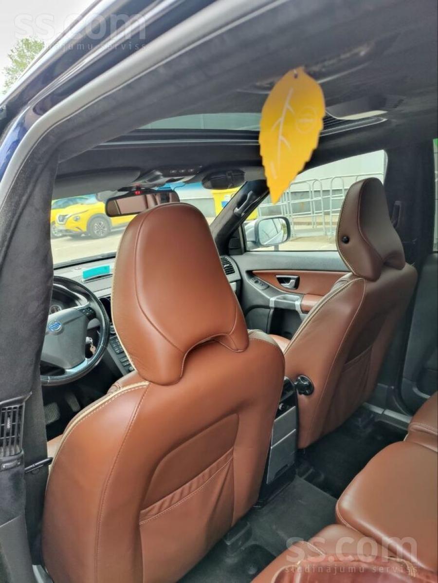 Blue Volvo XC90 2013 in Riga, with an engine capacity of 2.40 L and mileage of 416 thousand km for 10000 €, photo 14 on AUTOMOTO.COM.LV