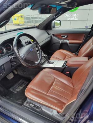 Blue Volvo XC90 2013 in Riga, with an engine capacity of 2.40 L and mileage of 416 thousand km for 10000 €, photo 15 on AUTOMOTO.COM.LV
